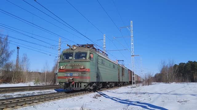 Электровоз ВЛ10-1660 с грузовым поездом PS Помехи от ветра в видео!!!