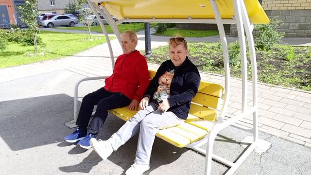 Вывела на прогулку своих родителей.