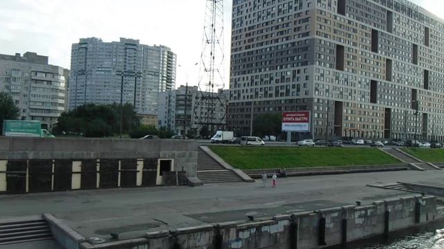 Отчаливание теплохода "Северная сказка" с причала бывшего Речного вокзала