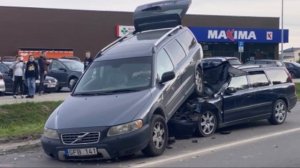 Volvo Crash. Volvo XC70 vs Volvo V70. DDrive