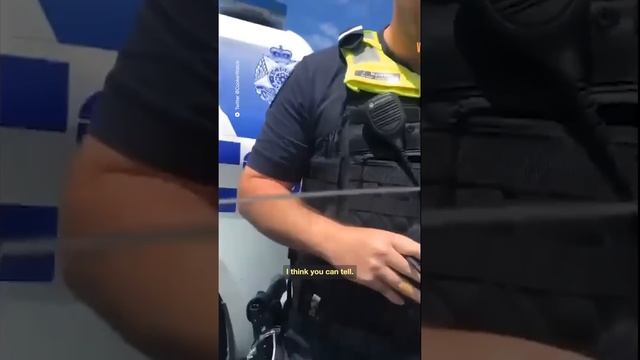 Sovereign citizen gets roasted by quick-thinking cop