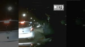 Прилег на капот чужого авто. Пешеход - потерпевший, пранк или провокатор?