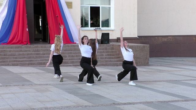 Встанем! -танцевальная композиция