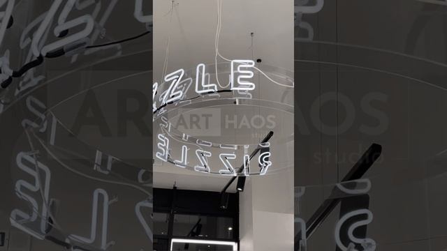 Люстра из стеклянного неона от студии креативното дизайна Art Haos