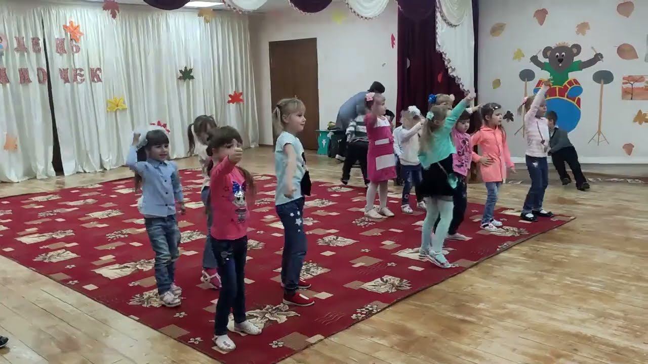 Танец "Мы - маленькие звезды"