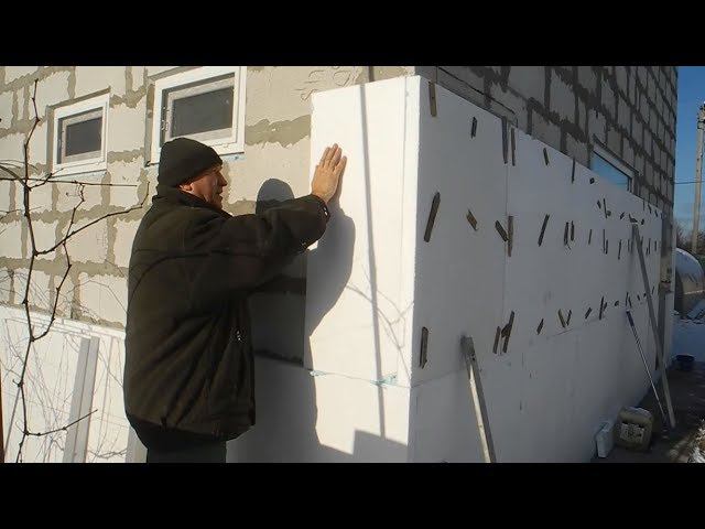 Как защитить стены дома от разрушения зимой