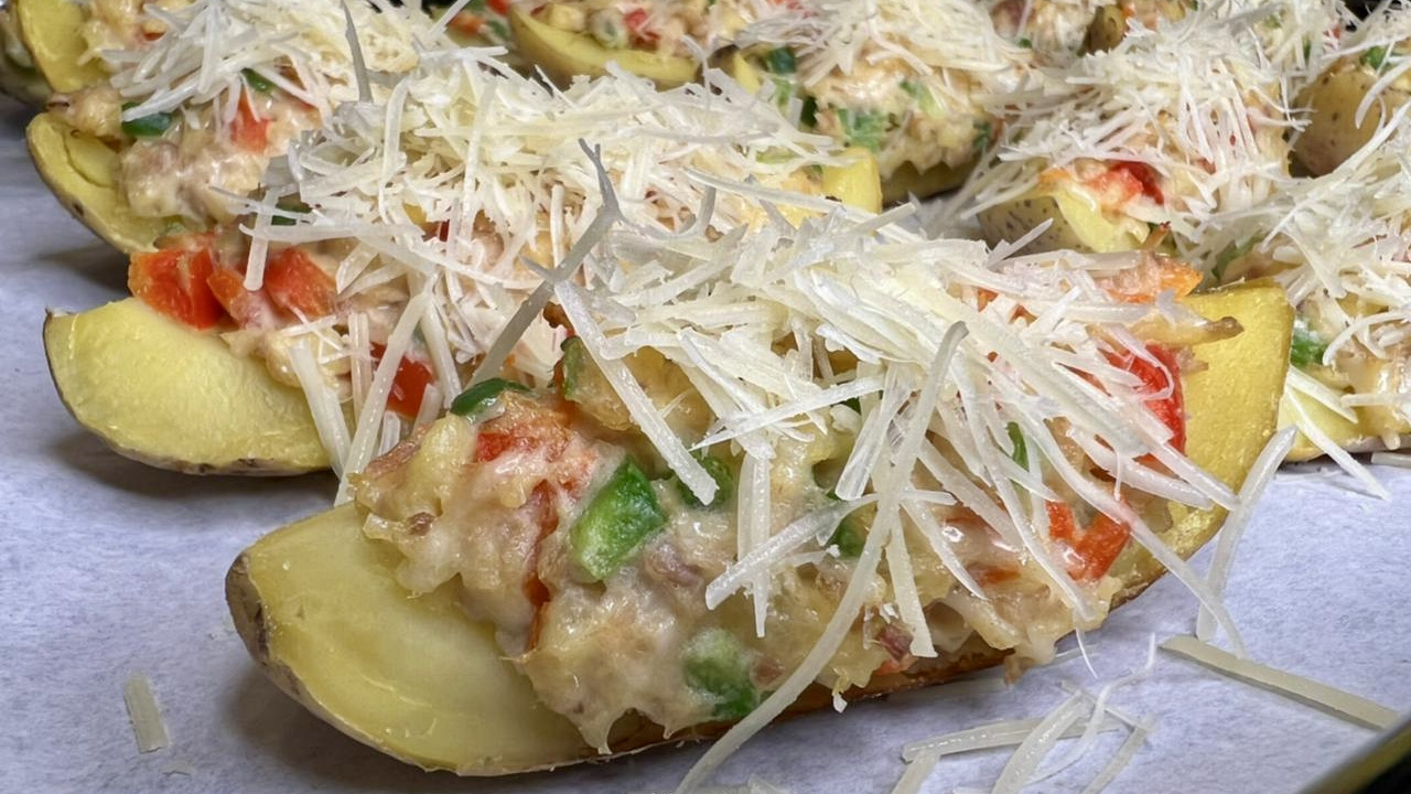 Картофельные дольки с тунцом и сыром