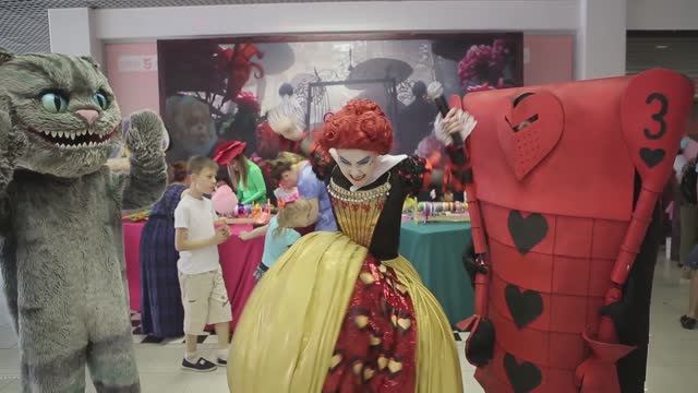 Пятое Авеню Алиса в стране чудес