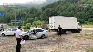 В Сочи водитель авто влетел в отбойник