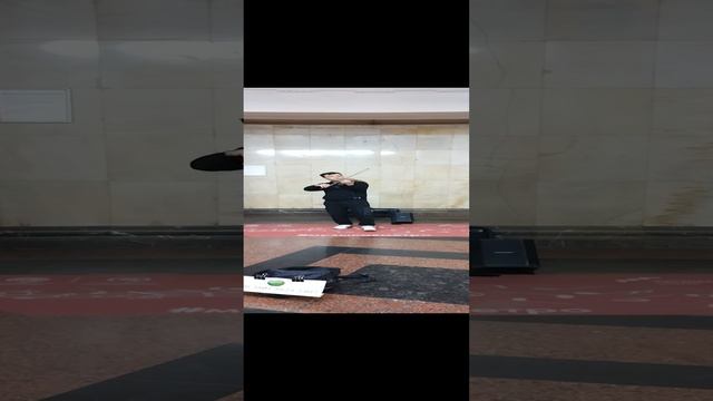 в метро