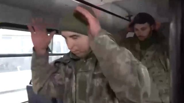 Очередное подразделение украинских морских пехотинцев сдалось в плен в Мариуполе.