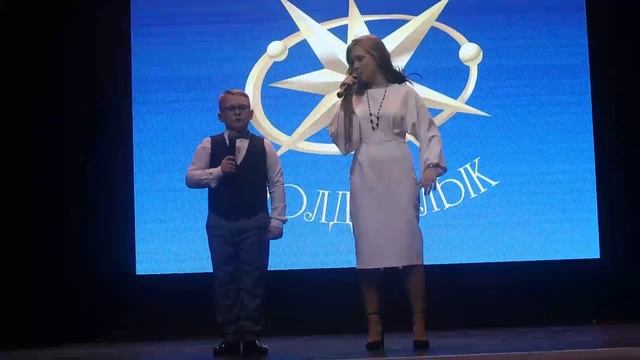 Ведущие Шуваровы Катерина и Иван объвляют номер.... _Куплеты Курочкина_ (1).mp4