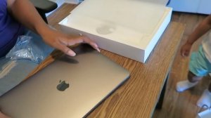 NEW 2016 MACBOOK PRO 2016 w/ TOUCH BAR UNBOXING***