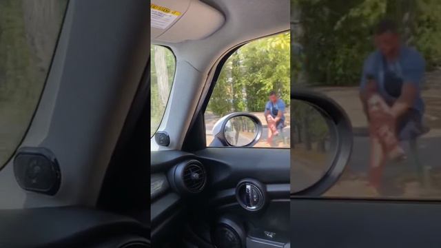 Тцкшник из терминатора т 1000😂 бежит за уклонистом Джоном котором🤣