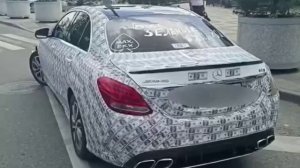 В Краснодаре водитель обклеил свой Mercedes ненастоящими долларами