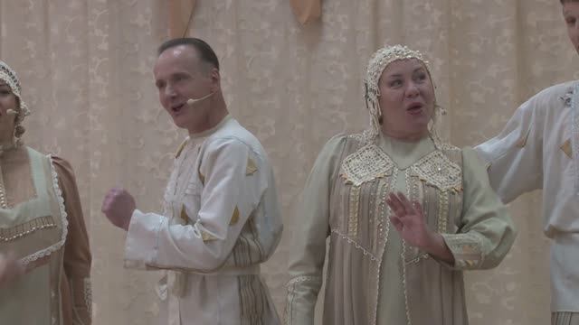 Вдоль По Улице Широкой