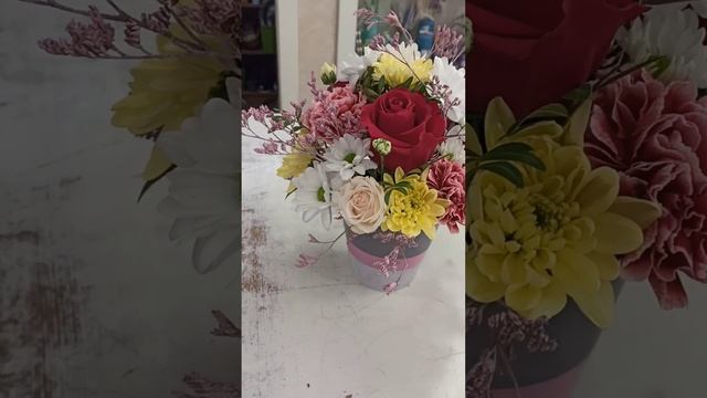 Цветочная композиция в стакане