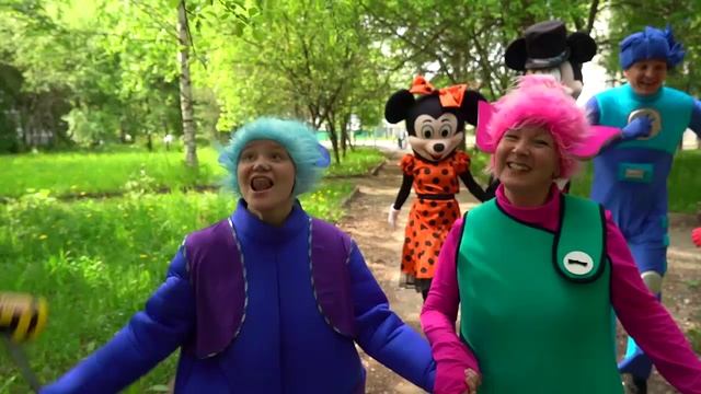 10.00 Открытие праздника+ожившие мультгерои.mp4