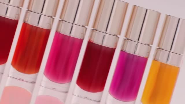 ПРЕМЬЕРА! Легендарное масло-блеск для губ Lip Comfort Oil в новой формуле