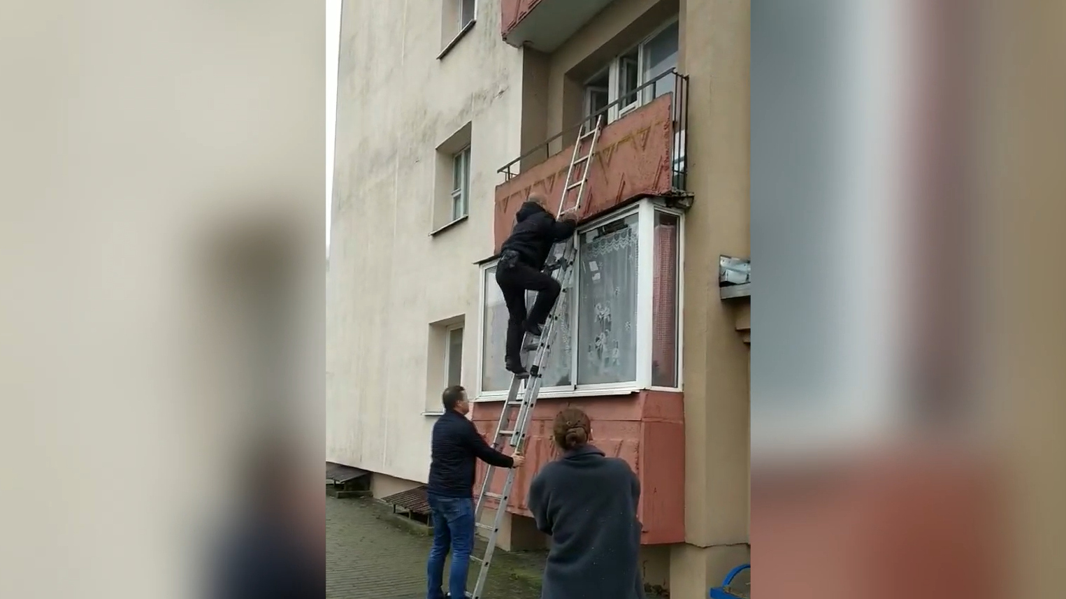 Возле Гродно горела квартира: участковый успел спасти хозяина
