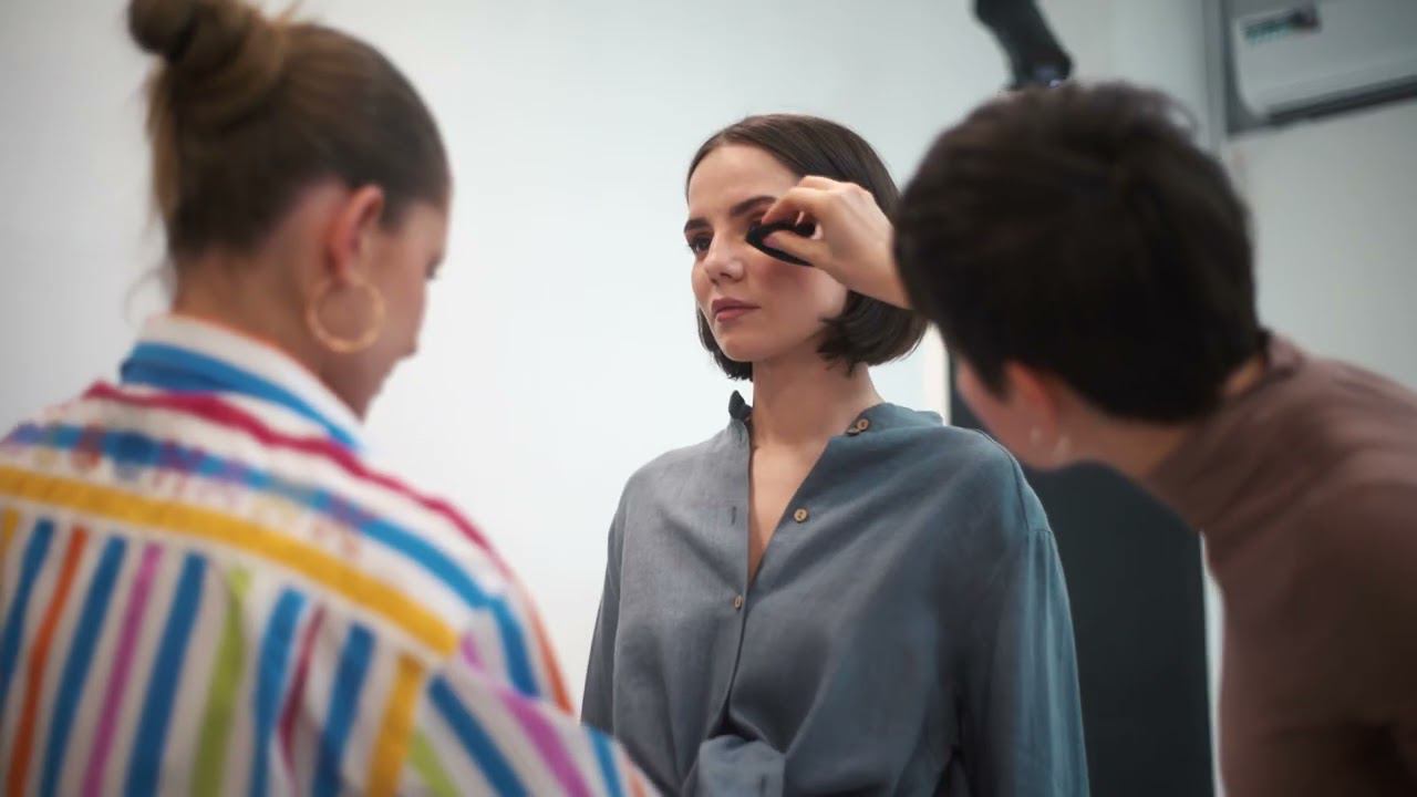 Съемки обуви на модели в студии Фотофактор - бэкстейдж и команда.