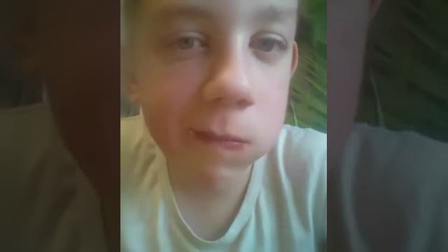 Я ем пюре с котлетой