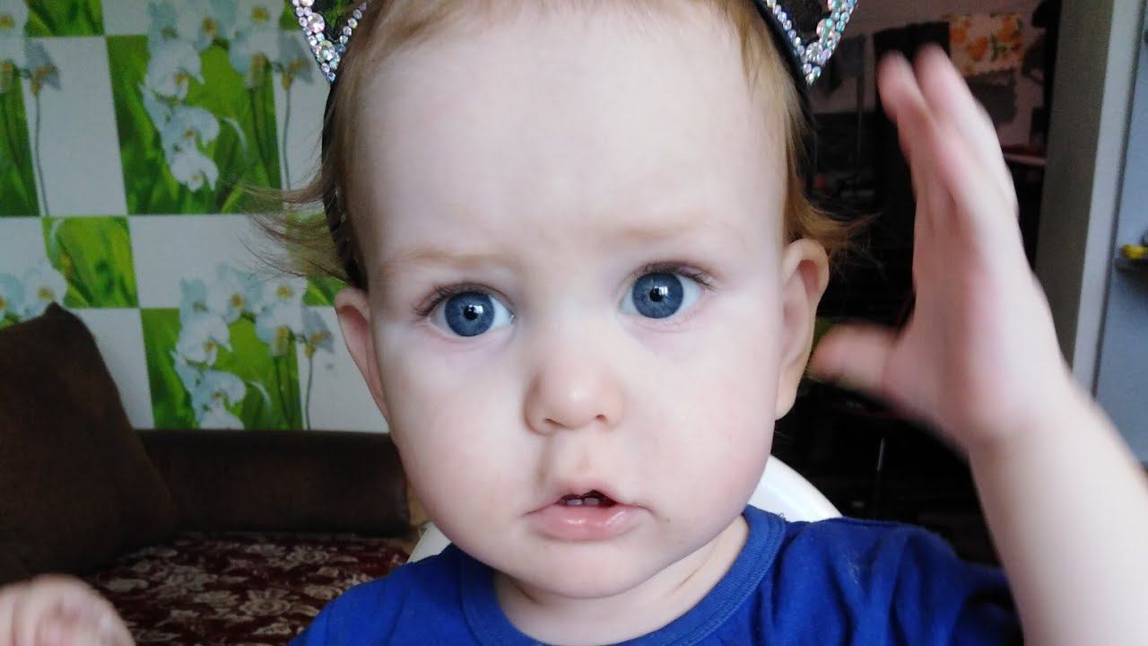 В год и месяц лезет на чердак кроватьРастёт мужикСлабонервным не смотреть