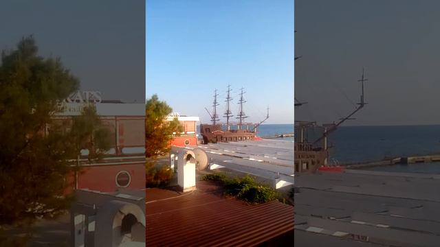 Сочи, пиратский корабль сел на мель и используется для коммерческих целей