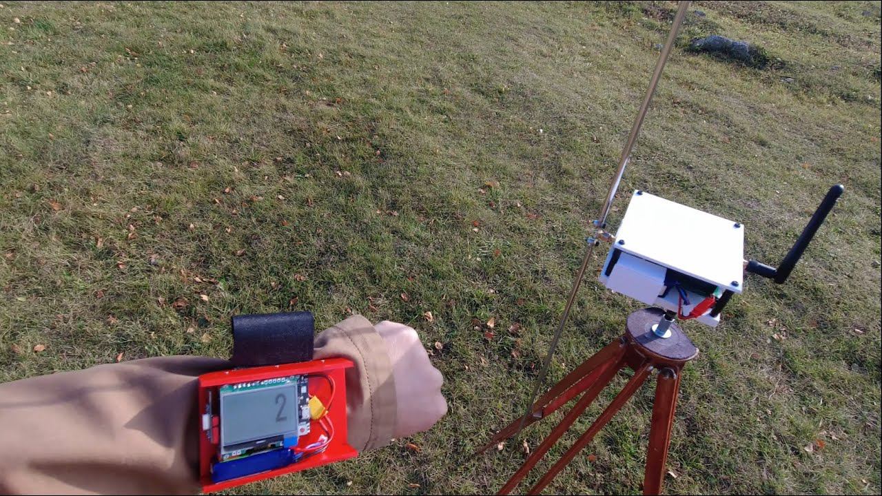 1.Сравнение антенн SMA-Male на 145 MHz с использованием индикатора напряженности поля.