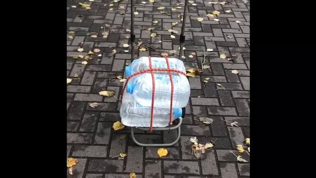 Раздают бесплатно воду в Донецке