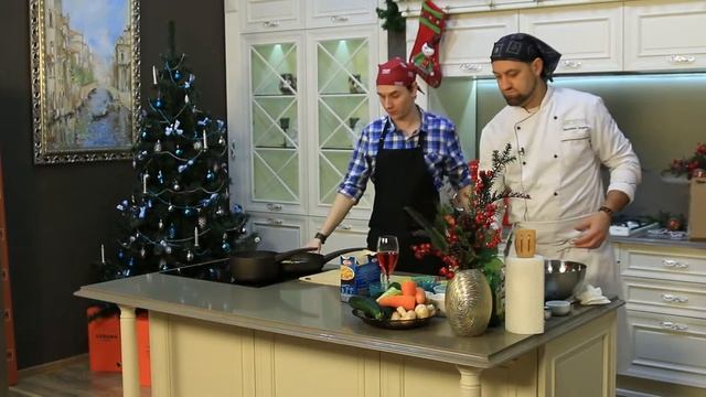 Кулинарные радости 31 на кухнях Верона. Паста с колбасками, овощами и грибами..mp4