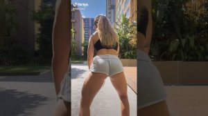 девушка горячая