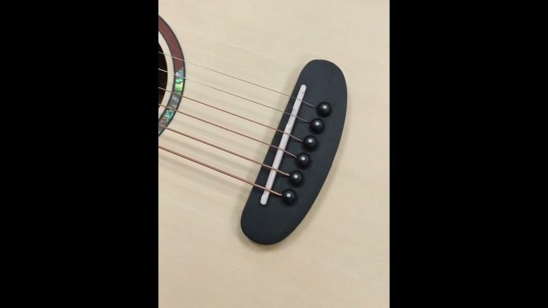 Ramis RS-362 - небольшая гитара необычного дизайна