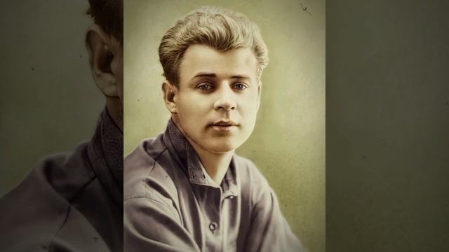 Сергей Есенин - "Низкий дом с голубыми ставнями...".mp4