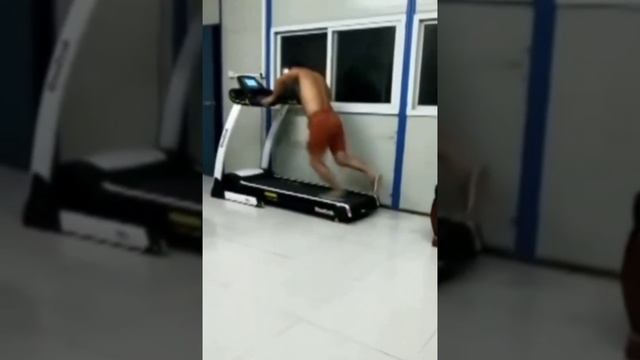 Встал не с той ноги.mp4