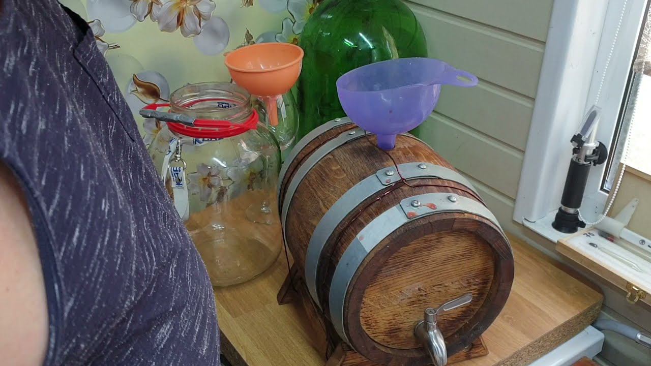 Снятие вина с осадка. Заливка в бочку.