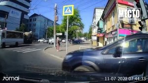 Едут по стрелке как по главной дороге