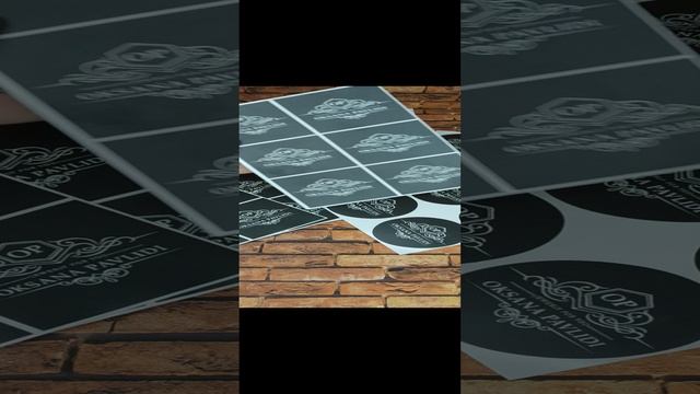 Наклейки с логотипом черно-белые.