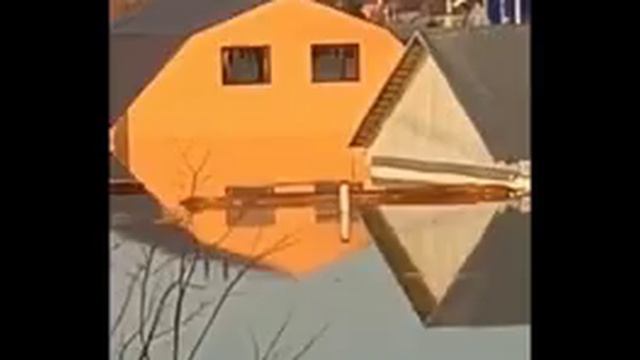 7 апрель. Орск. После  прорыва  дамбы тысячи пострадавших