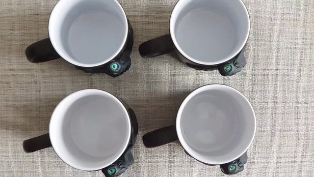 Новогодний семейный драконий сервиз из чашек хамелеонов "Синие Спыши". Кружки Как приручить дракона