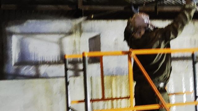 Гидроструйная очистка металла