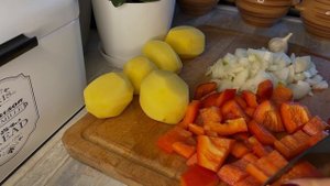 Говядина в бульоне, шурпа в горшочках