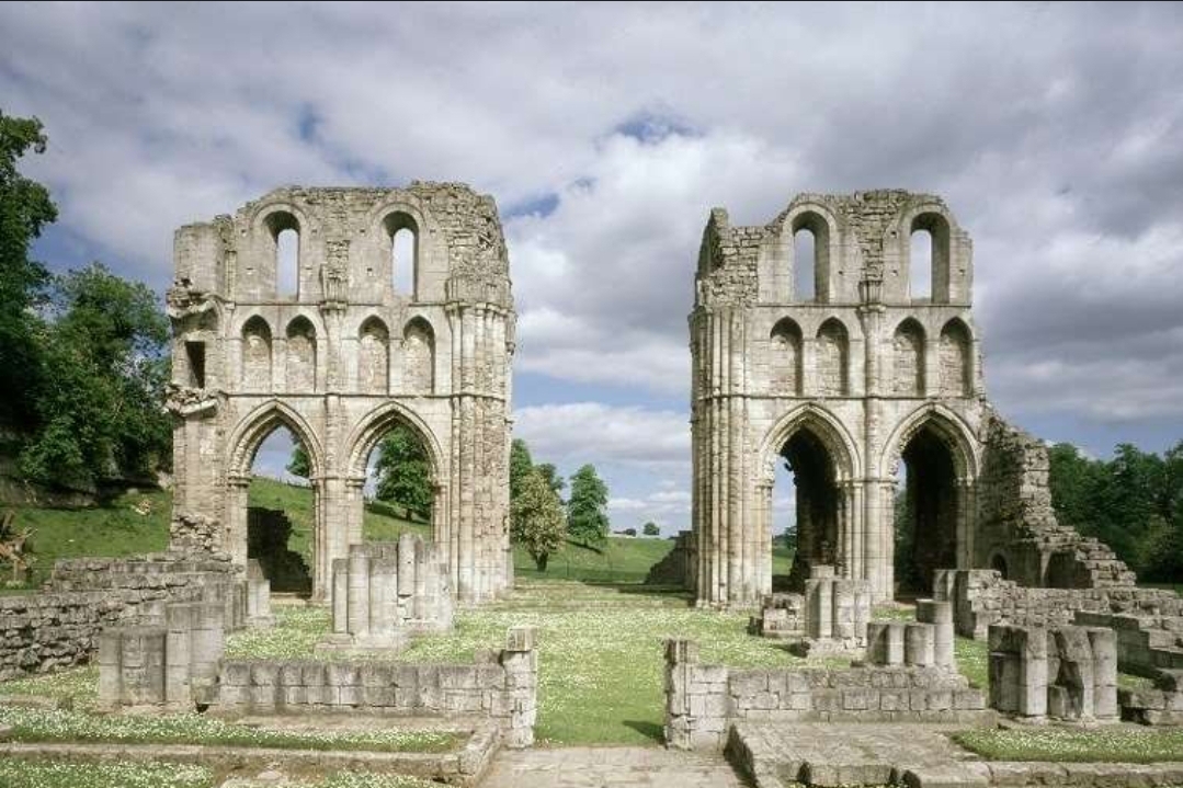 Английское аббатство " Roche Abbey " город Maltby , где жили древние монахи.