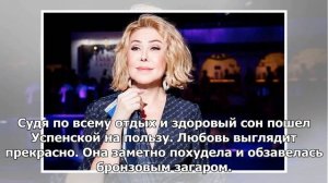"У красоты нет возраста, у красоты есть фотошоп": 65-летняя Успенская загорала на плаже топлес