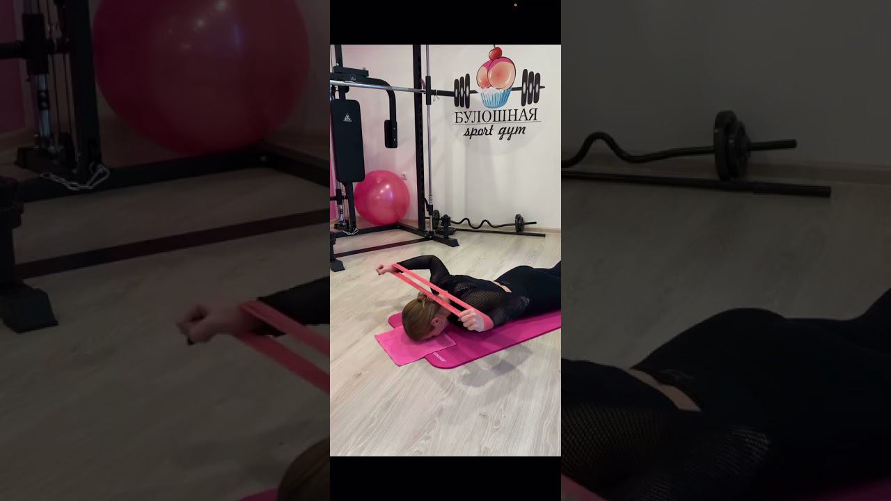 ТЯГА С ФИТНЕС РЕЗИНКОЙ ЗА ГОЛОВУ ЛЕЖА