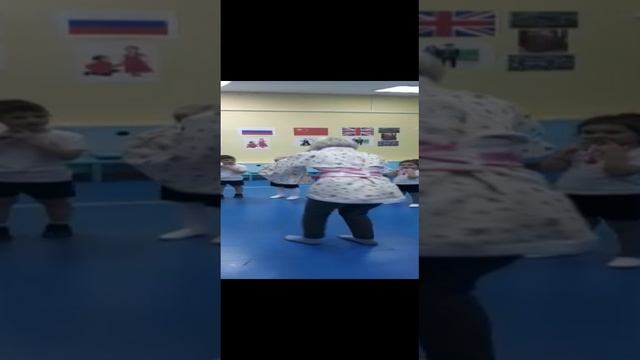 Совместная работа педагога дополнительного образования (китайский язык) и инструктора по физкультуре