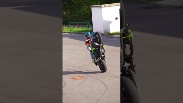 Девушка на мотоцикле