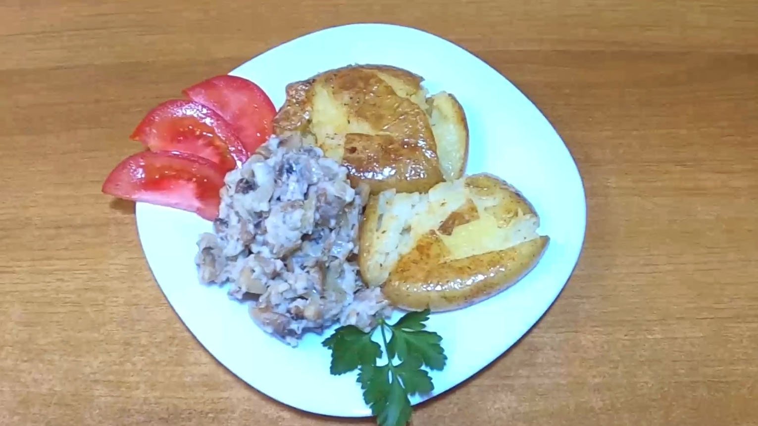 Вкусный и простой рецепт из картошки с грибами.