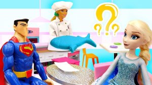 Barbie & Disney princesses - Clown pretend play at the cafe.