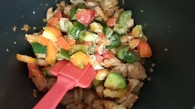 Невероятно вкусная фунчеза с курицей и овощами. Пальчики оближешь.
